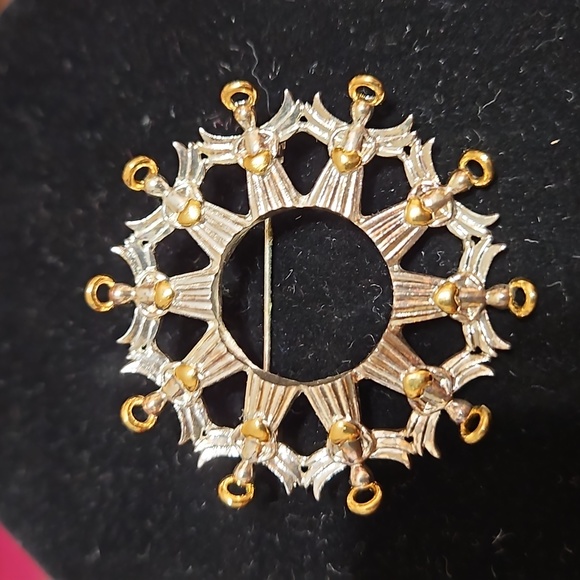 Avon | Jewelry | Vintage Avon Angeles Brooch | Poshmark